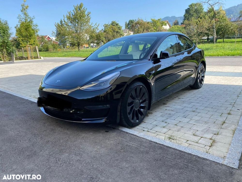 Second hand Tesla Model 3 - 40 000 EUR, 30 000 km, 2021 - autovit.ro