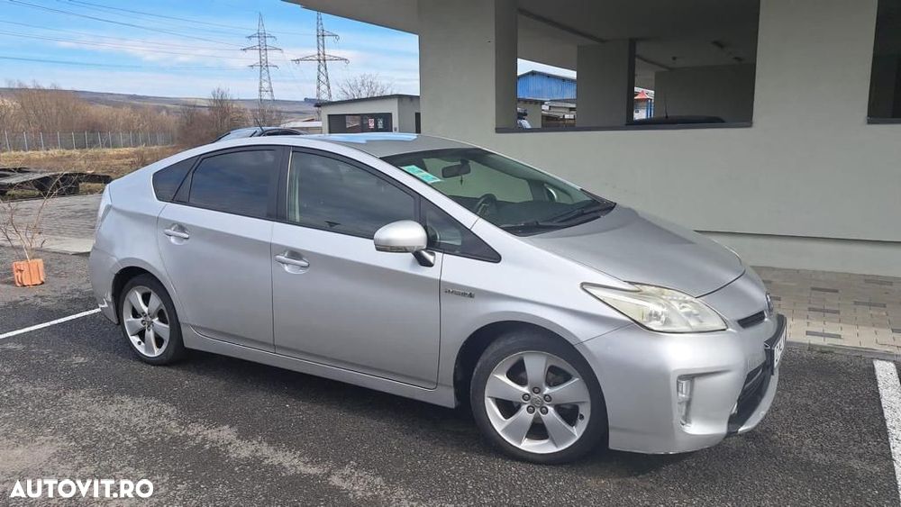 Second hand Toyota Prius - 11 900 EUR, 378 000 km, 2013 - autovit.ro