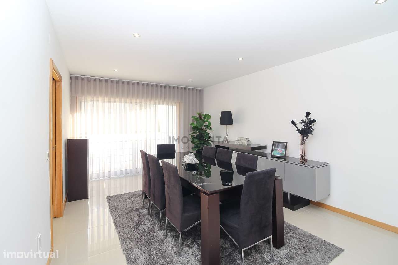 T4, moradia para comprar - Rua Padre Miguel Paupério do Vale, Valongo ...