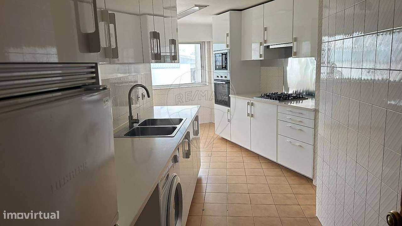 T3, apartamento para arrendar - Alameda António Sérgio, Santa Clara ...