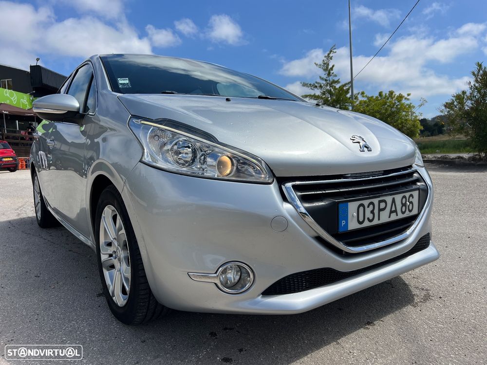 Usados Peugeot 208 - 8 490 EUR, 230 000 km, 2014 - Standvirtual
