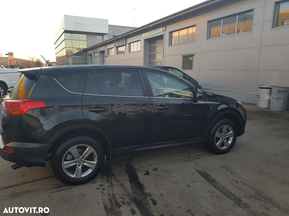 Second hand Toyota RAV4 - 13 000 EUR, 210 000 km - Autovit