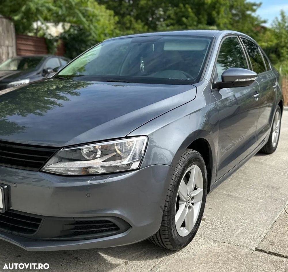 Second hand Volkswagen Jetta - 8 000 EUR, 136 795 km, 2013 - autovit.ro