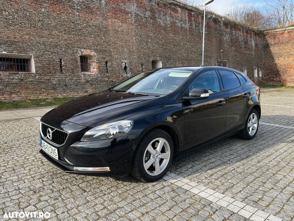 Second hand Volvo V40 - 8 900 EUR, 208 000 km - Autovit