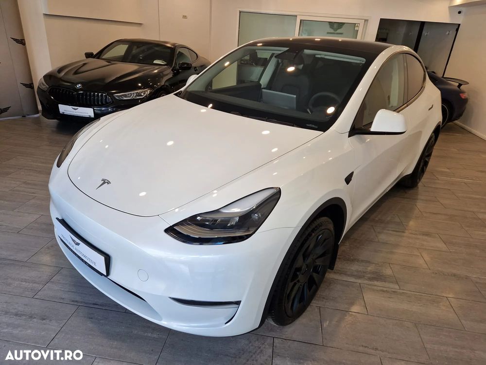 Second hand Tesla Model Y - 54 989 EUR, 34 km, 2023 - autovit.ro