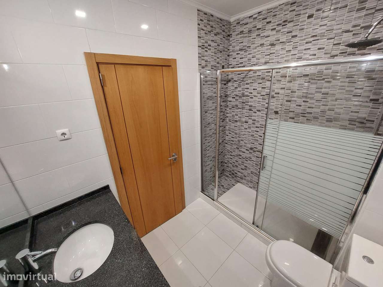 T2, apartamento para arrendar - Rua Jaime Martins Barata, Odivelas ...