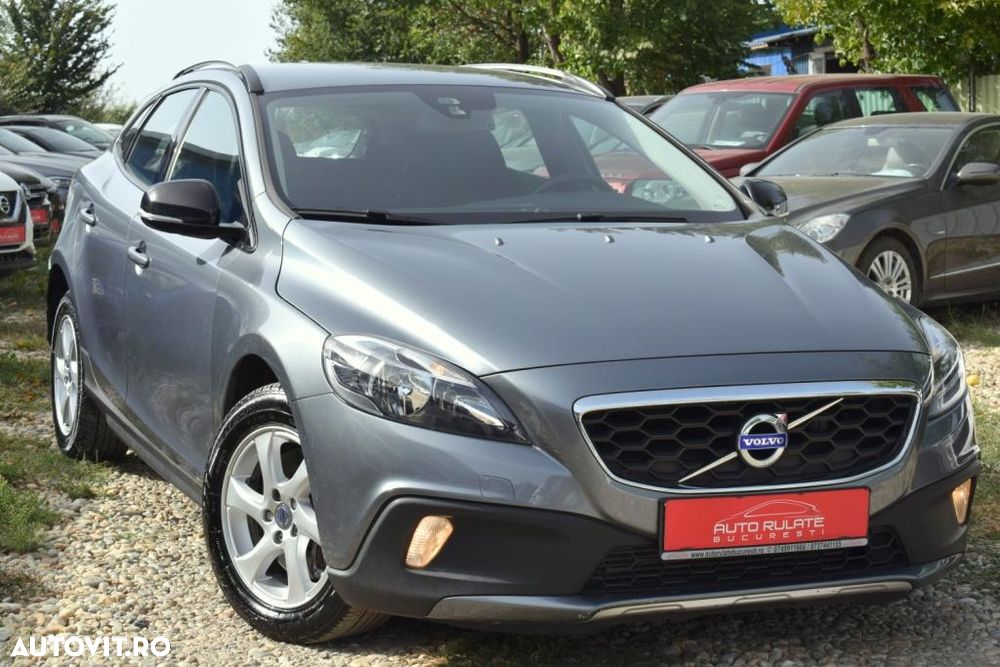 Second hand Volvo V40 - 12 509 EUR, 169 137 km, 2014 - autovit.ro