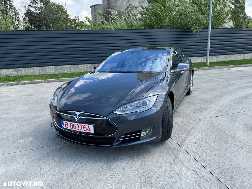 Second hand Tesla Model S - 21 800 EUR, 199 950 km - Autovit