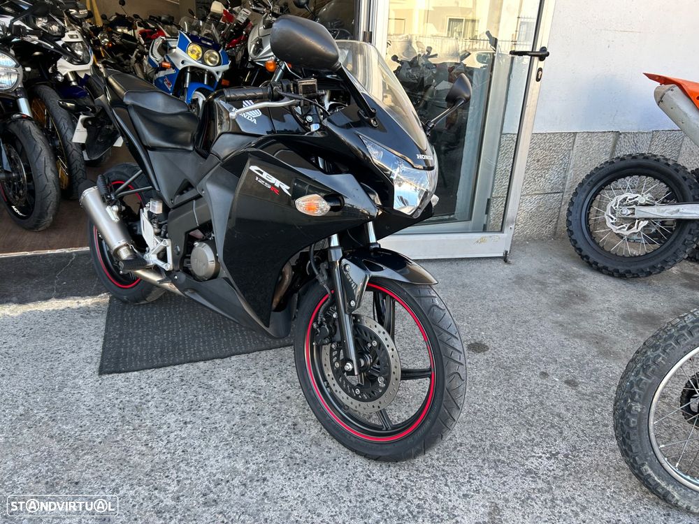 Usados Honda CBR - 2 390 EUR, 16 000 km, 2011 | Standvirtual