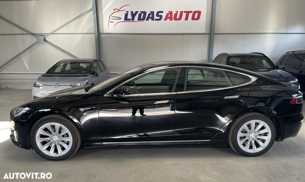 Second hand Tesla Model S - 26 800 EUR, 176 000 km - Autovit