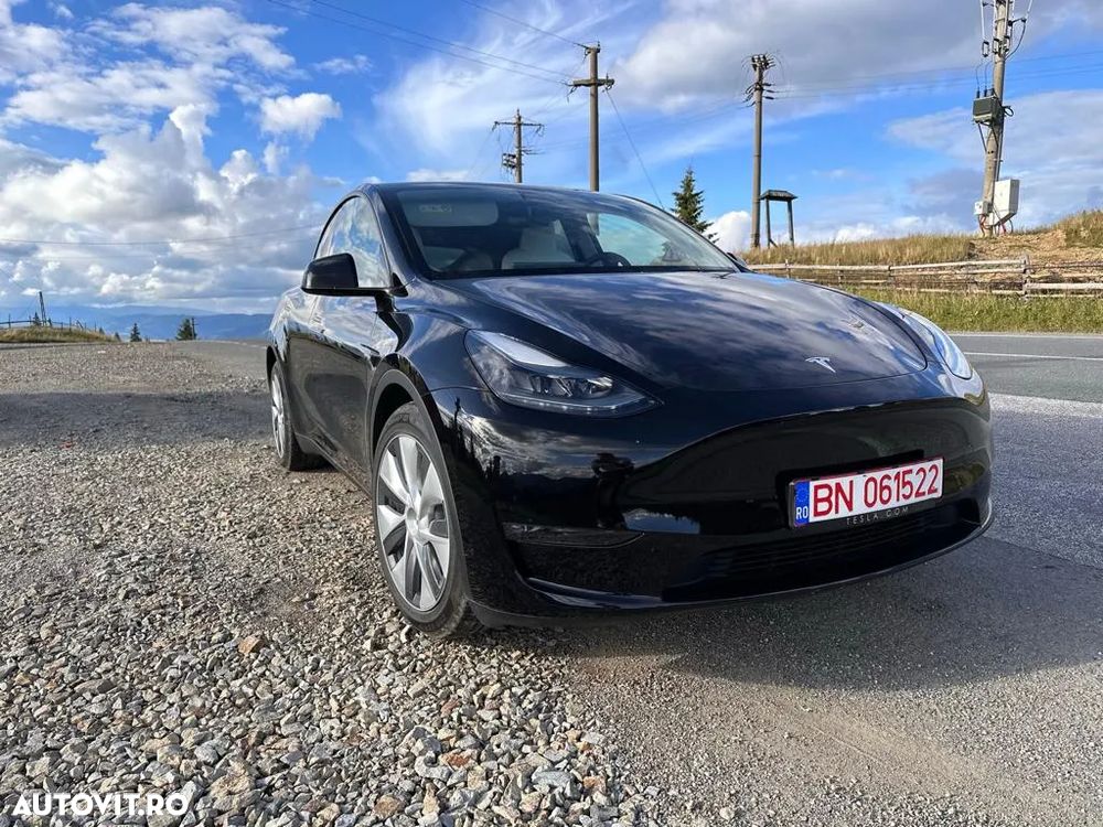 Second hand Tesla Model Y - 53 000 EUR, 1 331 km, 2023 - autovit.ro