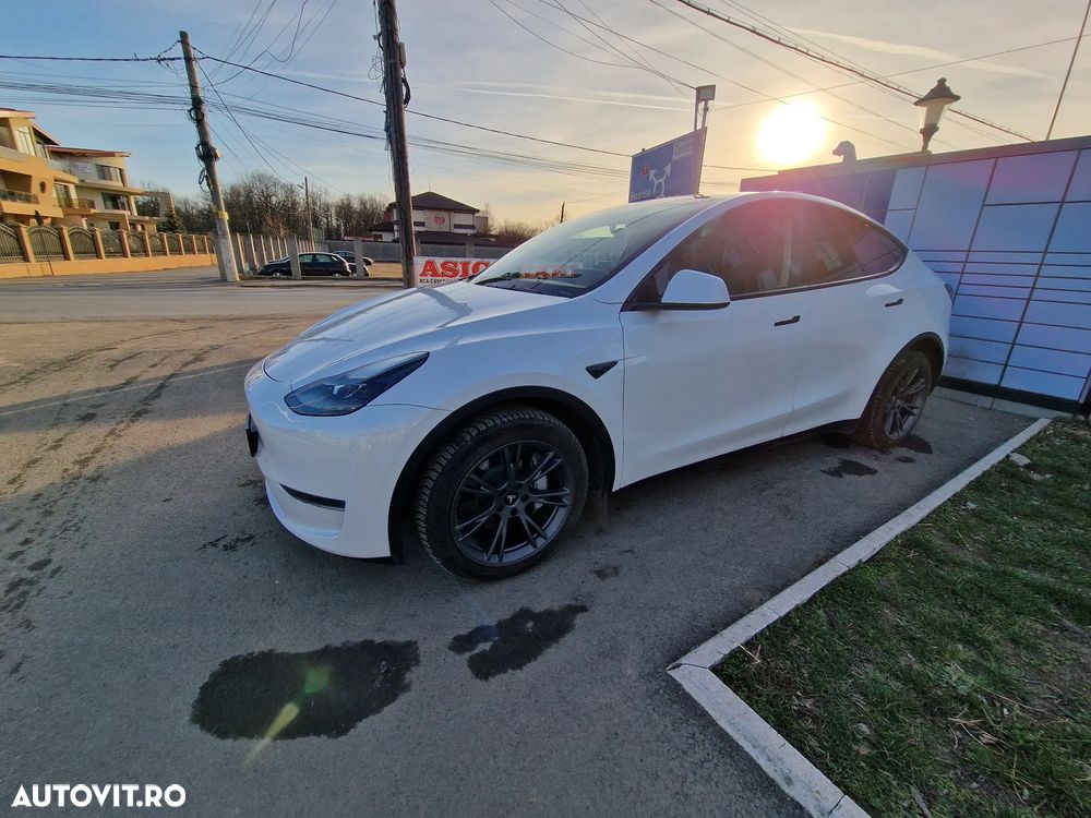 Second hand Tesla Model Y - 44 500 EUR, 14 880 km - Autovit