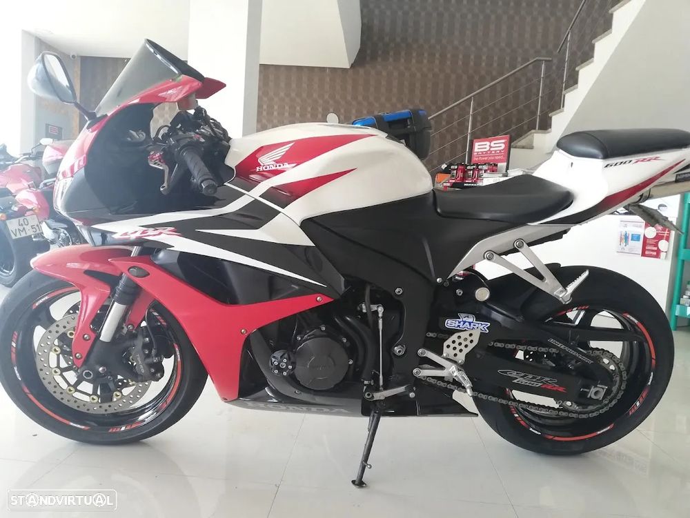 Usados Honda CBR - 6 750 EUR, 37 254 km, 2011 | Standvirtual