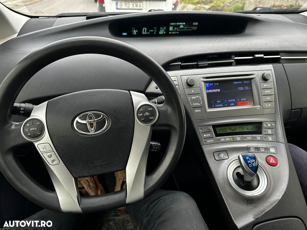 Second hand Toyota Prius - 12 500 EUR, 148 208 km - Autovit