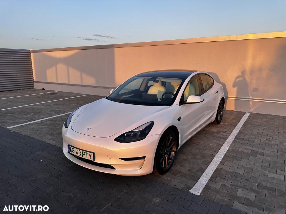 Second hand Tesla Model 3 - 41 000 EUR, 30 000 km - Autovit