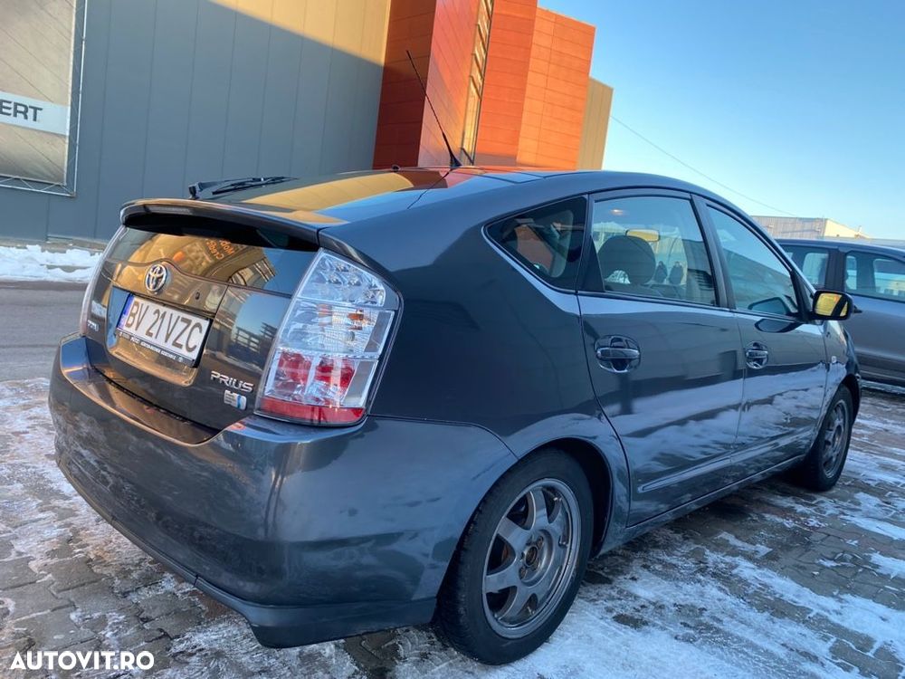 Second hand Toyota Prius - 4 800 EUR, 232 000 km - Autovit