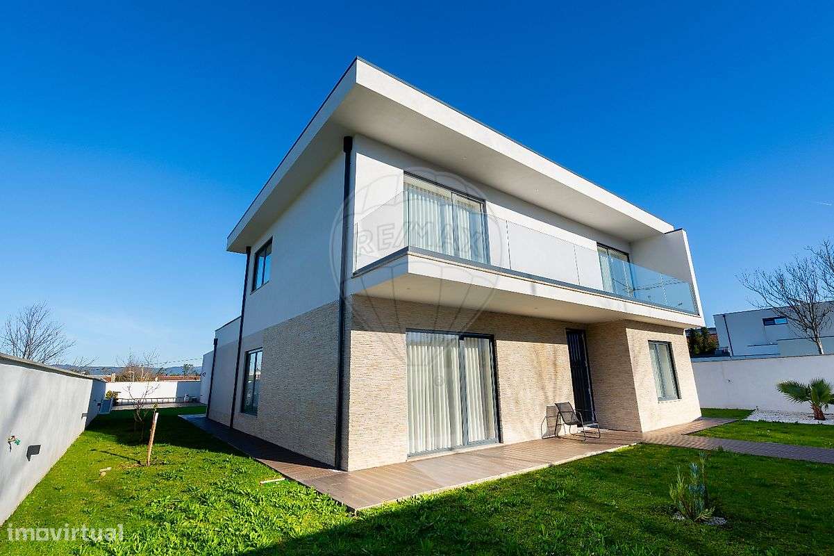 T4, moradia para comprar - Rua de Cima, Merelim (São Paio), Panoias e Parada de Tibães ...