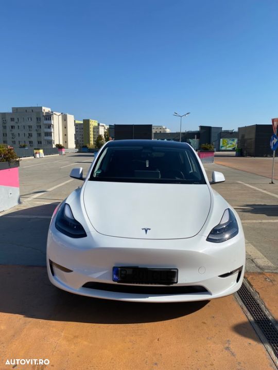 Second hand Tesla Model Y - 63 000 EUR, 3 800 km, 2022 - autovit.ro
