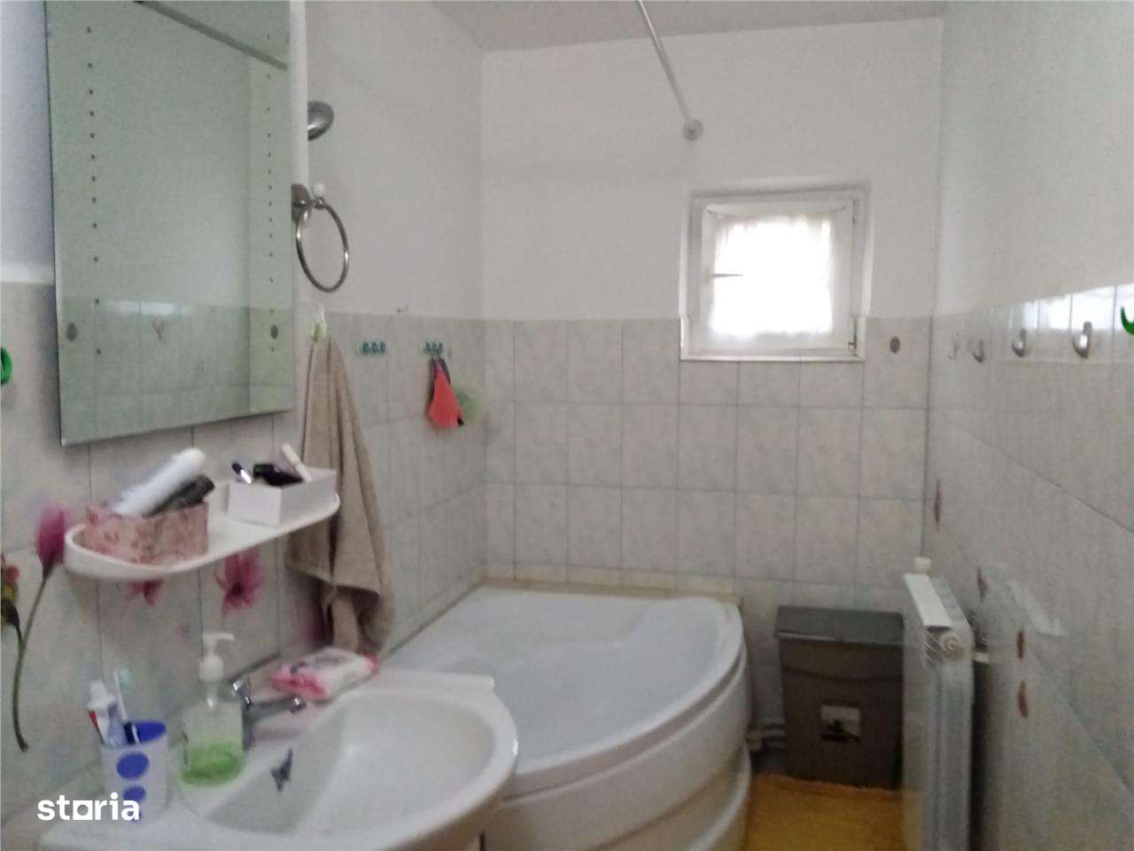 2 camere, apartament de inchiriat - Bacau (judet), Bazar Letea ...