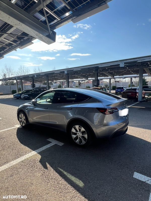 Second hand Tesla Model Y - 44 500 EUR, 19 500 km - Autovit