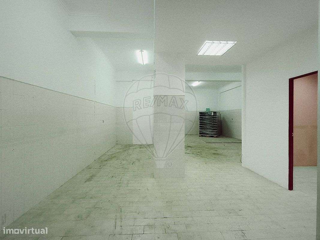91 m², loja para arrendar - Avenida Padre Alberto Neto, Queluz e Belas ...