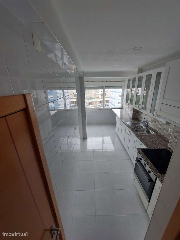 T2, apartamento para arrendar - Rua Jaime Martins Barata, Odivelas ...