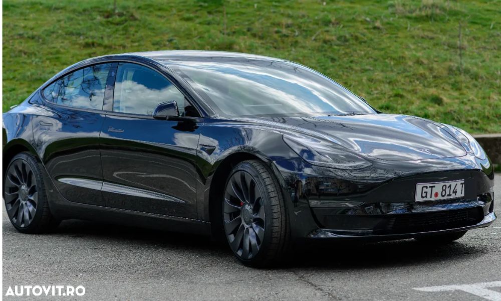 Second hand Tesla Model 3 - 46 900 EUR, 19 900 km, 2021 - autovit.ro