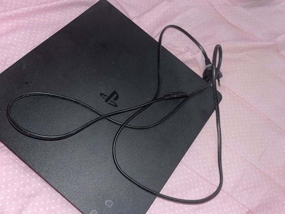 Vendo PS4 slim (500gb)- 100€ Vialonga • OLX Portugal