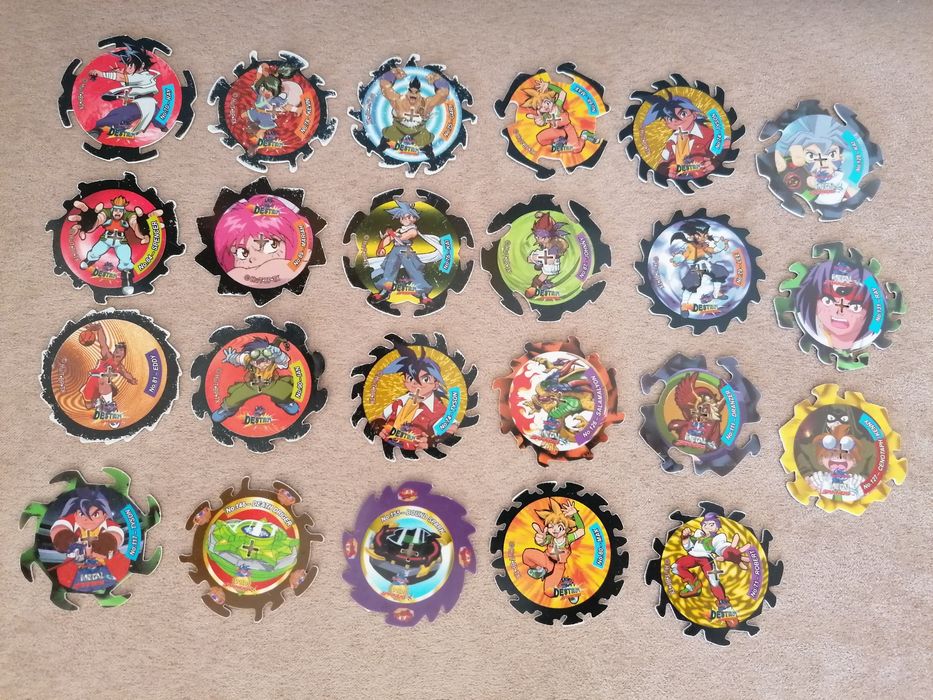 Tazos Beyblade e Medabots São Sebastião • OLX.pt