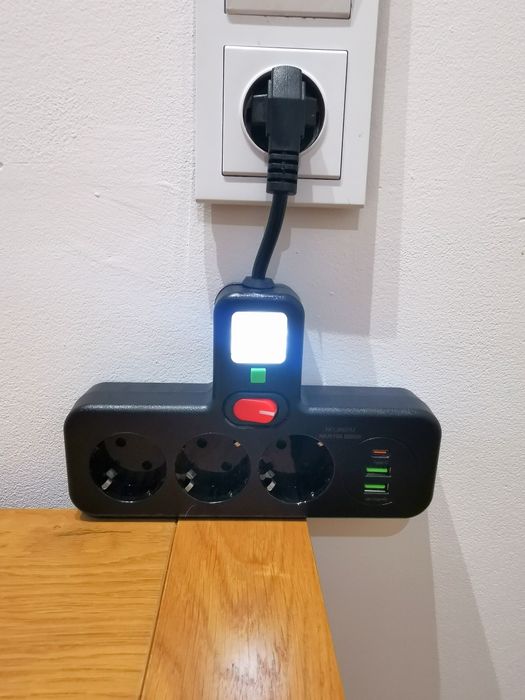 Nowy rozgałęziacz z USB-C i latarką LED | Czarny Piaseczno • OLX.pl