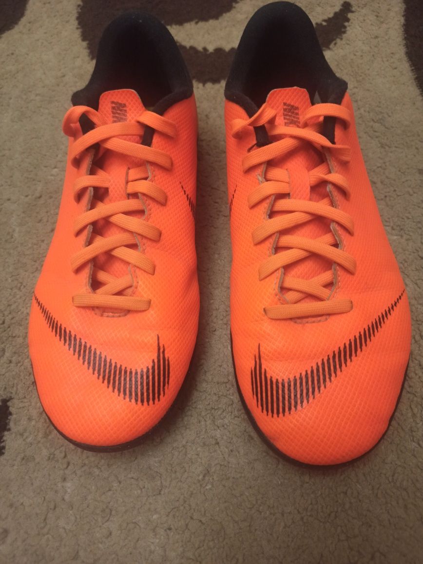 Футзалки NIKE MERCURIAL 38 размер.: 350 грн. - Кросівки для залу і ...