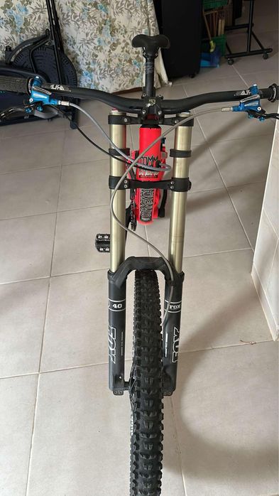 Commencal downhill Carnaxide E Queijas • OLX.pt