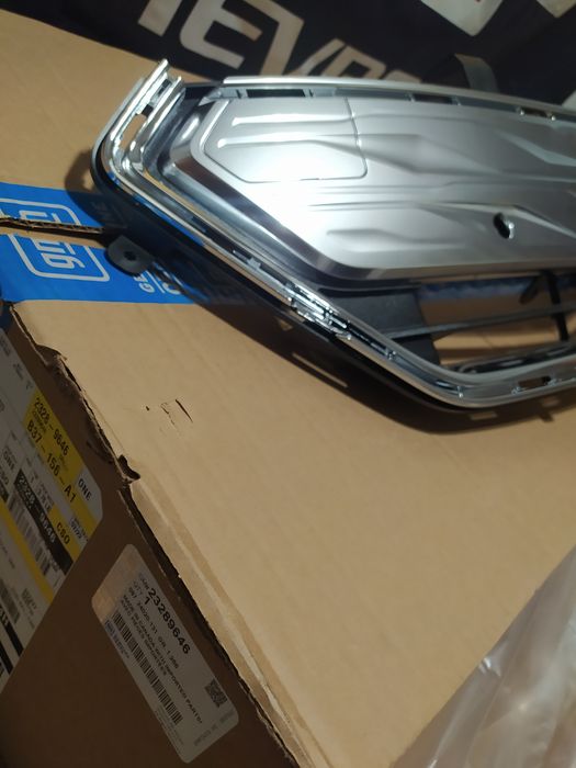 Решітка радіатора гриль Chevrolet Volt 2 23289646 84036280 верх та низ ...