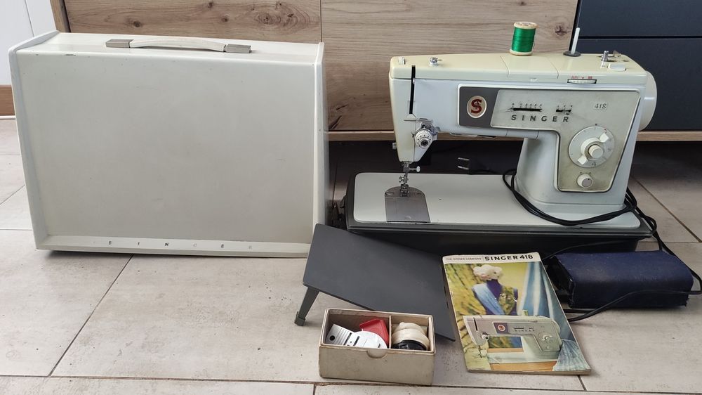 Máquina de costura Singer 418 Fernão Ferro • OLX Portugal