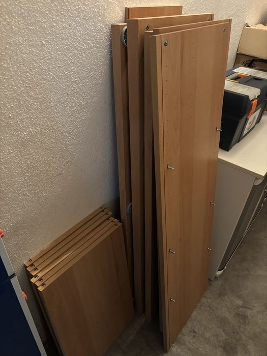 Vendo duas estantes IKEA Venteira • OLX.pt