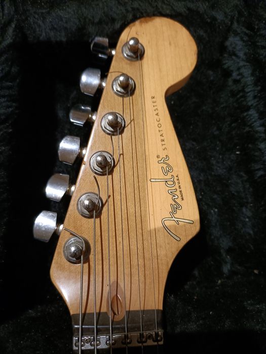 Fender Stratocaster Plus Ultra EUA Alvalade • OLX.pt