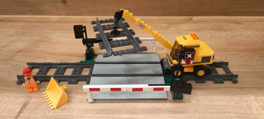 LEGO City 7936 - przejazd kolejowy - Level Crossing Gniezno • OLX.pl