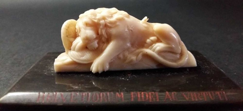 Escultura continental século XVIII de um leão moribundo Faro • OLX Portugal