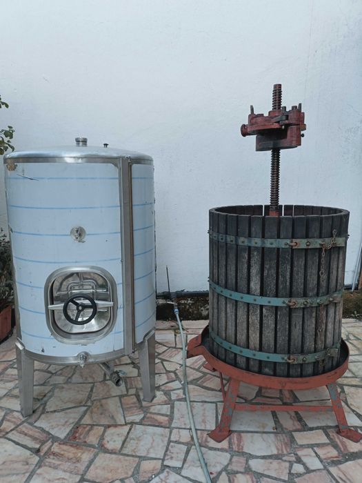 Prensa uvas manual 80X60 e Cuba Inox 300 litros Vimeiro • OLX.pt