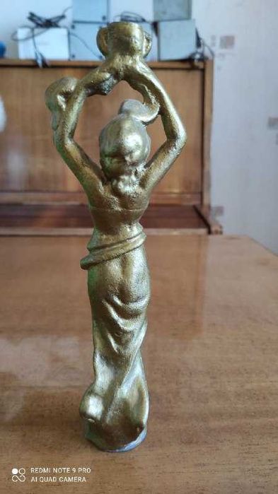 Винтажная статуэтка девушка с вазой времён СССР 600 грн Колекціонування Харків на Olx