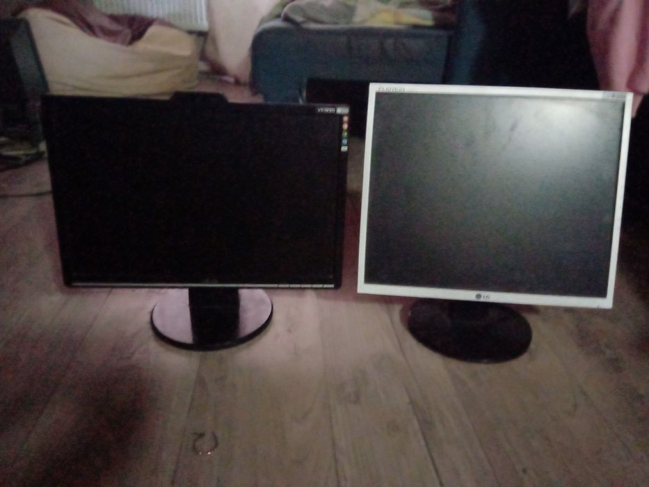 Два рабочих монитора LG L1952TQ и ASUS VK193D с веб-камерой: 899 грн. - Монітори Одеса на Olx