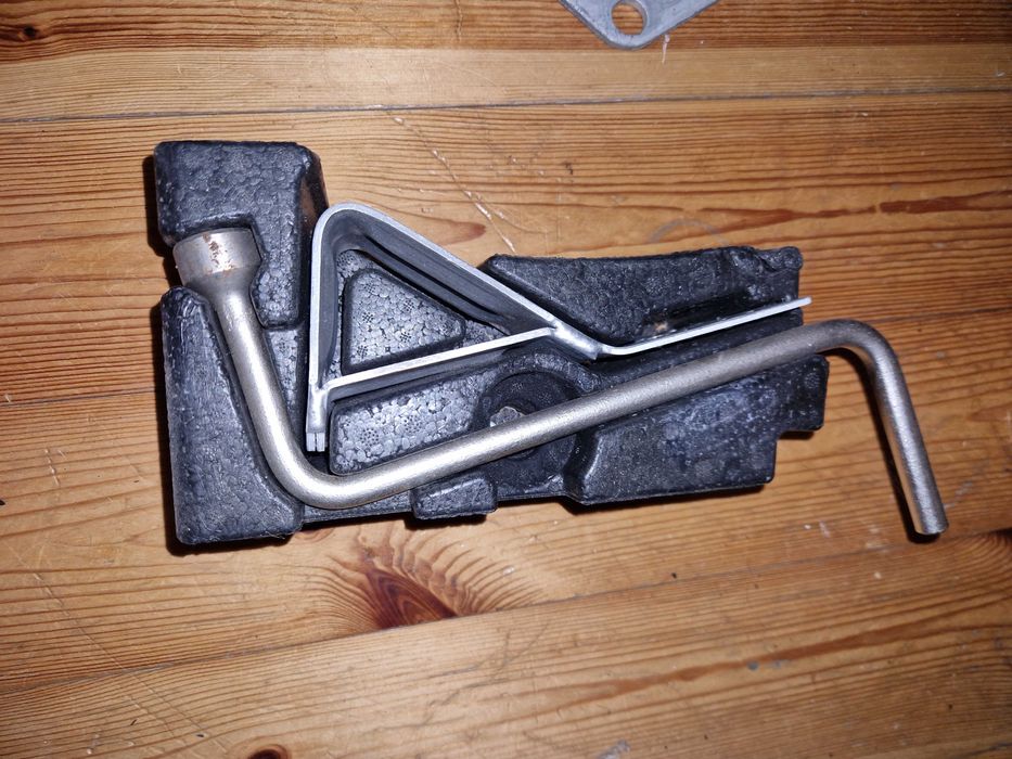 BMW e46 klucz do kół 17'' klin wkład Borowa • OLX.pl