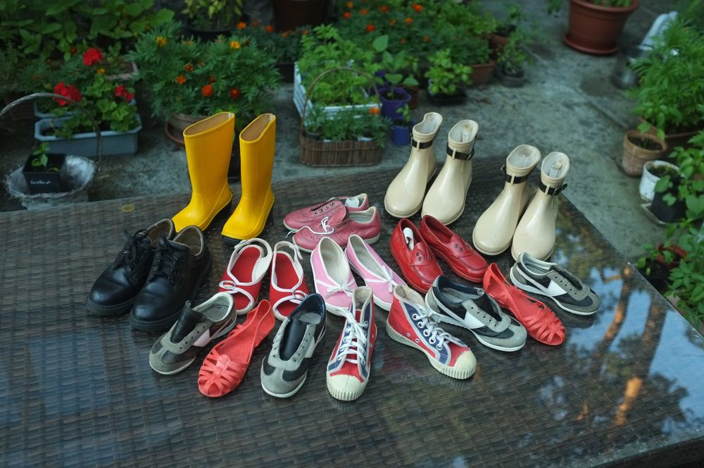 Zestaw zabytkowych dziecięcych butów PRL lata 80-te 1980 kostiumy ...