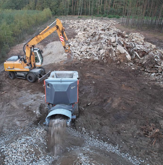 Kruszenie gruzu, rozdrabnianie, usługa mobilna Arjes Impactor 250 ...