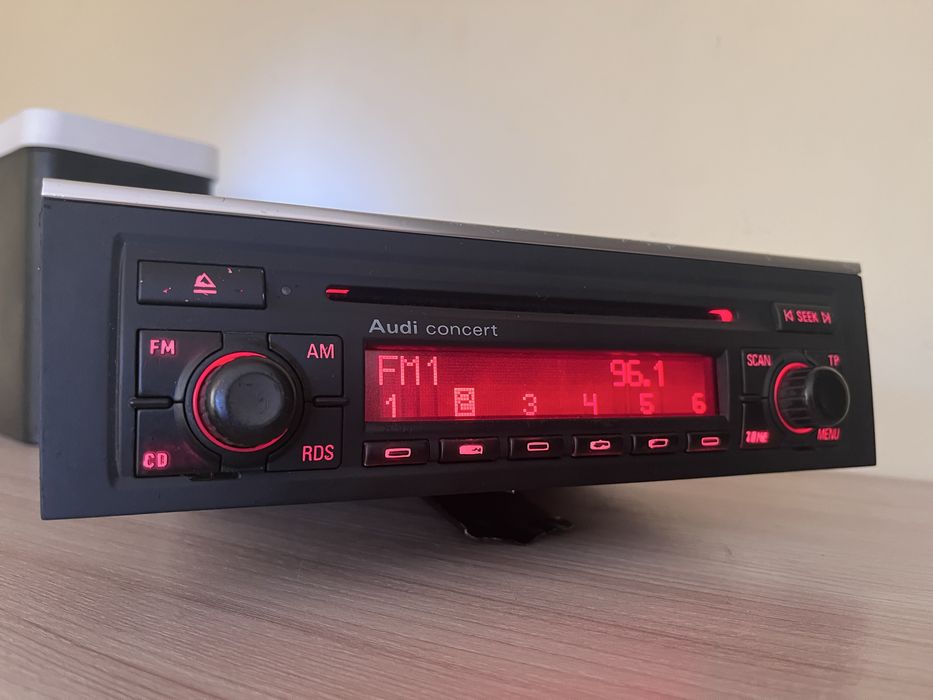 Radio Audi concert 2 A4 B6/B7 - sprawne , z kodem Legnica • OLX.pl