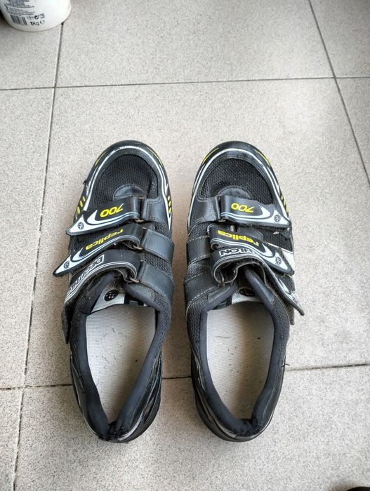 Sapatos de encaixe bicicleta de estrada marca Decathlon Oeiras E São ...