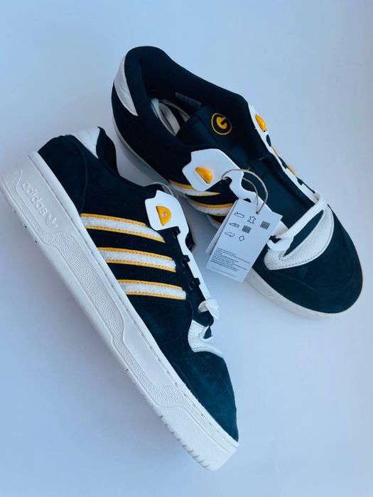 Кросівки adidas 43-44 розмір нові: 3 100 грн. - Інші кросівки Київ на Olx