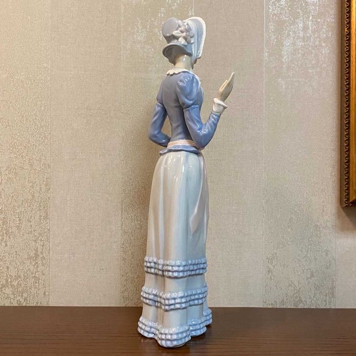 Фарфоровая статуэтка Lladro «Молодая леди». Читайте описание.: 1 800 ...