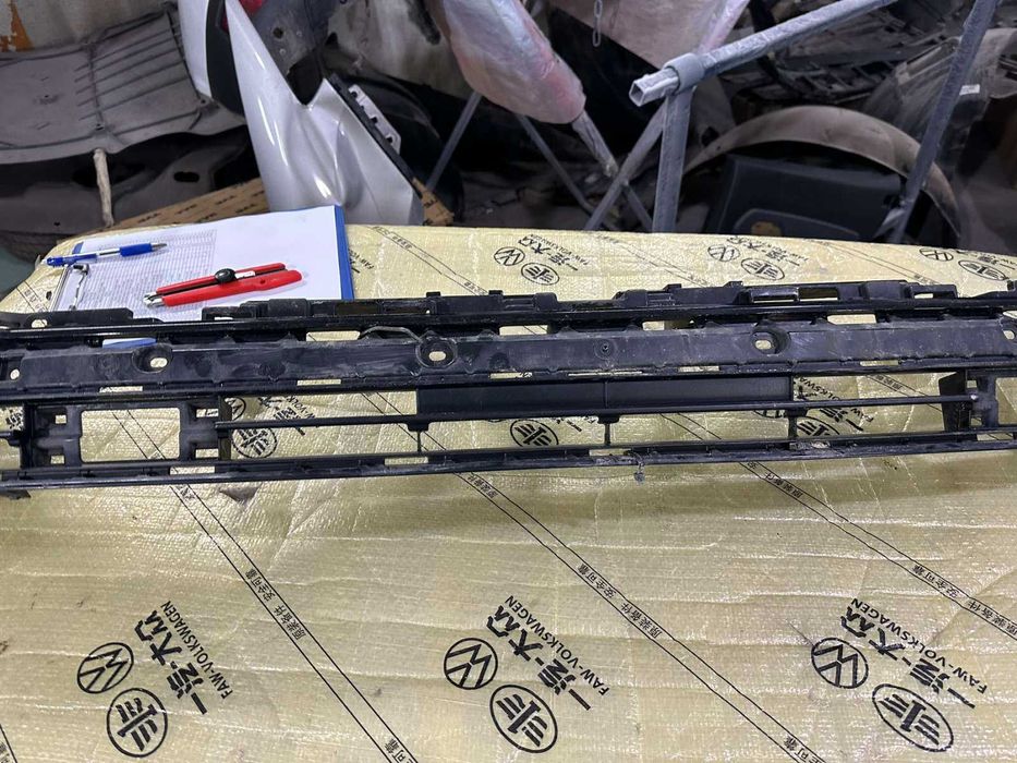 Решетка переднего бампера центральная Toyota Land Cruiser 300: 100 ...