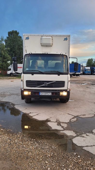 Volvo fl6. Izoterma z otwieranym bokiem. Dmc 15 ton. Czeladź Piaski • OLX.pl